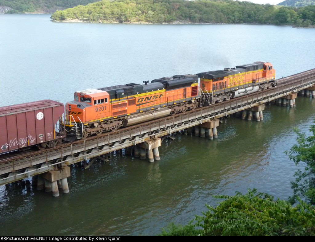 BNSF 9201 & 5688